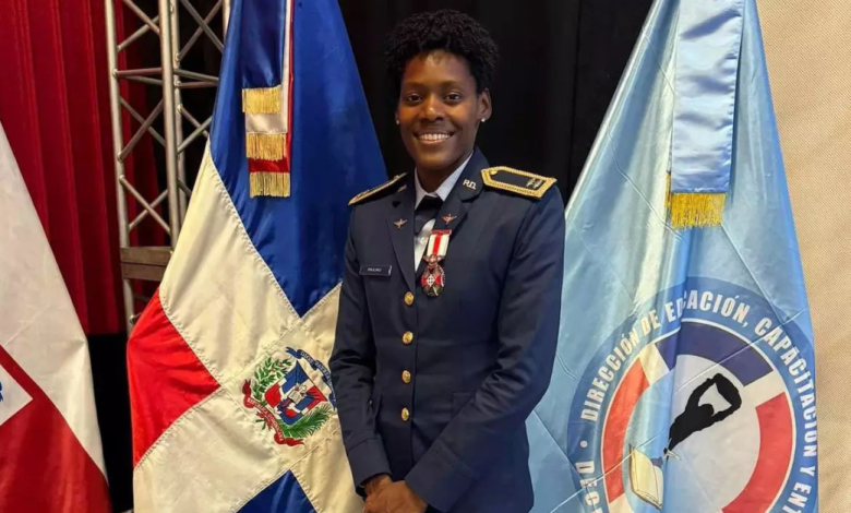 La atleta olímpica Marileidy Paulino es ascendida a primer teniente de ... La atleta olímpica Marileidy Paulino es ascendida a primer teniente de ...